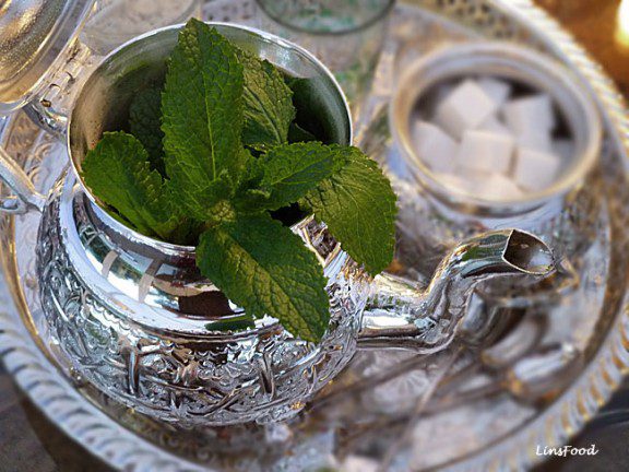 Moroccan Mint Tea (Thé Marocain)