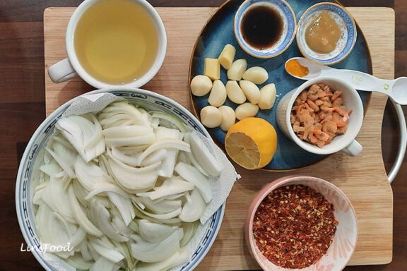 Burmese Balachaung (Onion & Dried Shrimp Condiment)