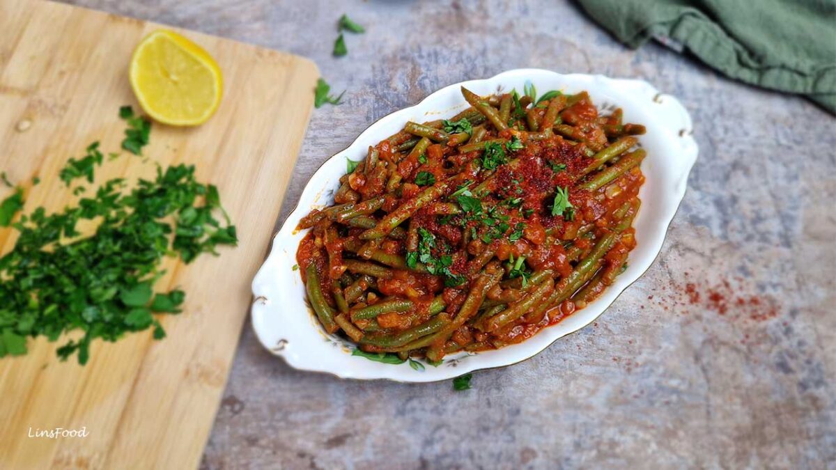 Loubieh bi Zeit (Green Beans in Tomato Sauce)